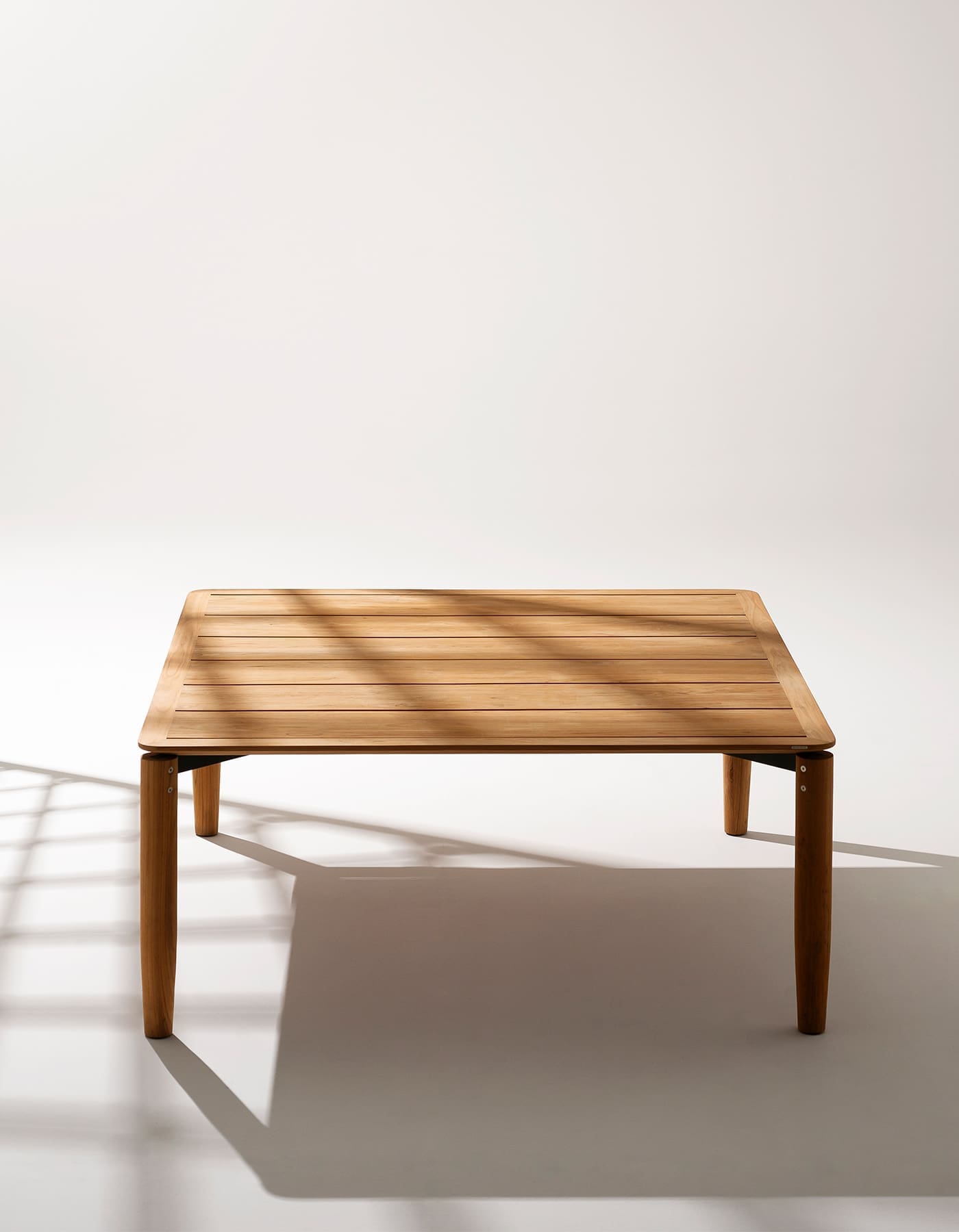 Roda Levante Square Dining Table 020 | Clima Home